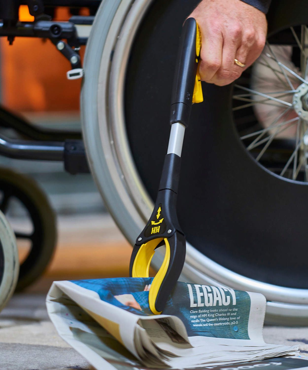 Handigrip Pro Grabber Reacher - Pick up everyday items without bending..